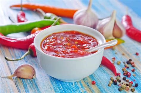 Sriracha Vs Chili Garlic Sauce 3 Important Differences Between 2 Sauces