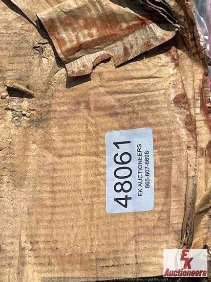 BOX OF UNUSED T PINS HITCH PINS EK Auctioneers LLC