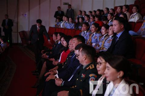 ФОТО 450 гаруй хилчин эмэгтэй Соёлын төв өргөөнд чуулав