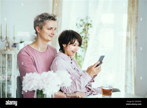 Scrolling While Eating Hi Res Stock Photography And Images Alamy