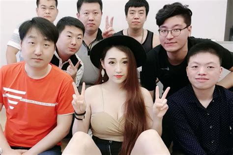 一天收入47万！斗鱼美女主播发“福利”，条件还要身体好斗鱼梦蝶身体新浪新闻