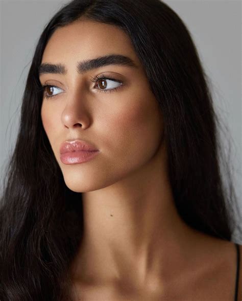 Model Nour D Mmg Models