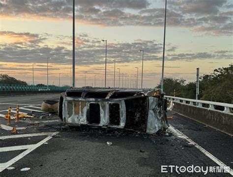 驚悚！國3客貨車自撞側翻起火 駕駛慘成焦屍無法辨識 Ettoday社會新聞 Ettoday新聞雲