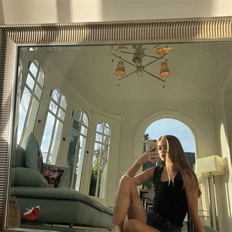 Isabel Isabel Gravitt Foto E Video Di Instagram Mirror Selfie Decor Mirror
