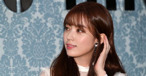 포토 한효주 머리 쓸어 넘기며 청순하게