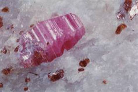 Đặc điểm Và Kiểu Nguồn Gốc Của Ruby Trong đá Hoa Hai Vùng Mỏ Lục Yên Và