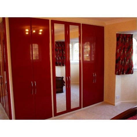 Двери распашные МДФ эмаль Шкаф распашной корпус изготовлен из ЛДСП производство Эггер