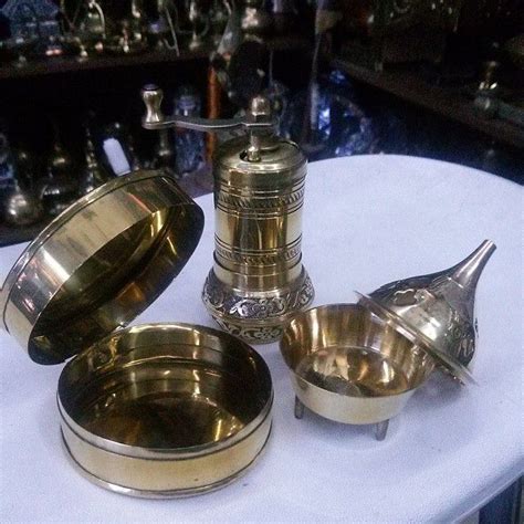 Δεν σας λεω μονο για φαγητα Κουκλακια μπρουτζινα σκευη μυλος για μπαχαρικα κουτακι και