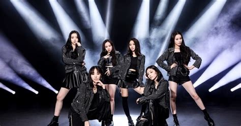 퀸즈아이 칼군무 돋보이는 데뷔곡 Yummy Yummy 성공적인 스타트 각종 차트 진입