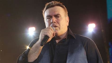 Σοβαρό πρόβλημα υγείας για τον Μανώλη Λιδάκη Ακυρώνει όλες τις εμφανίσεις του Μάντολες Blog