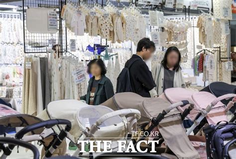 지방공무원 배우자 출산휴가 20일로 확대 사회 기사 더팩트