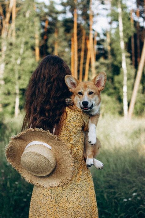 Девушка с корги Щенок корги Корги Щенок