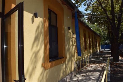 Вижте как протича ремонтът на Дневен център за деца и младежи с увреждания