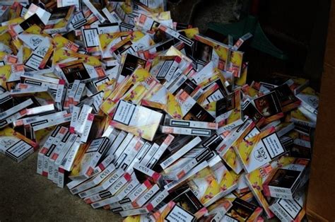 Иззеха контрабандни цигари от две мездренски села