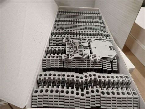 Lot Of 800 Allen Bradley Terminal Blocks Yellow Tag Auctions