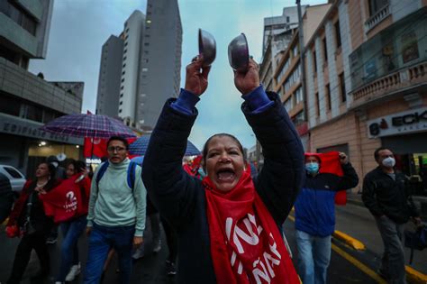 Profesores De Ecuador Exigen A Lasso El Alza Salarial Aprobada Por El