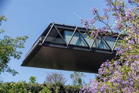 Lbranda Creates Dramatic Cantilever For Ch73 House In Mexico City