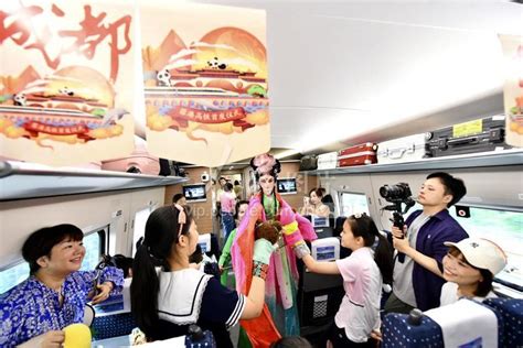 四川成都至香港高铁列车正式开行 人民图片网