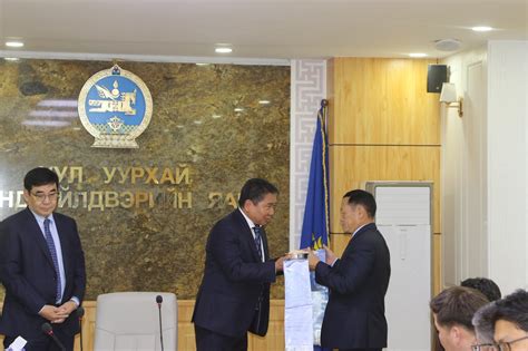 С Магнайсүрэн ажлаа хүлээн авлаа