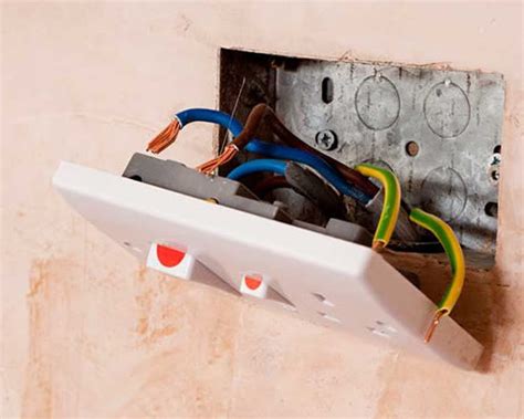 Expert Tips For Safely Fitting And Replacing Electric Sockets Emergency Call Out Electrician