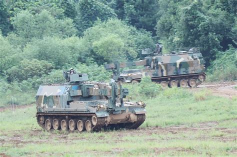 탄약 보급 기동하는 K10