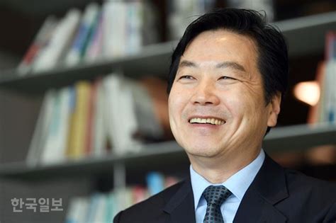 홍종학 중기 장관 “이케아ㆍ스타필드도 영업시간 10월 이후 규제할 것”