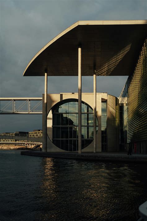 강가 건물 외장 건축 건축 세부 계단 공공 건물 관광 관광지 구조 도시 도시 경관 도시 풍경 도시의 도심 독일 독일 건축 랜드마크 모더니즘