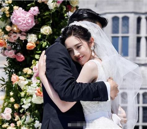 张若昀为唐艺昕贴心擦泪，婚礼上欢乐共舞，神仙爱情羡煞旁人 每日头条