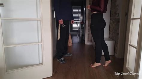 horny milf in yoga pants has no money to pay the delivery guy quickie