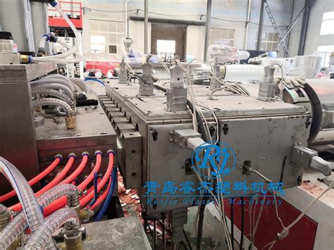 Pvc Wpc 프로파일 머신 고속 친환경 복합 재료 생산