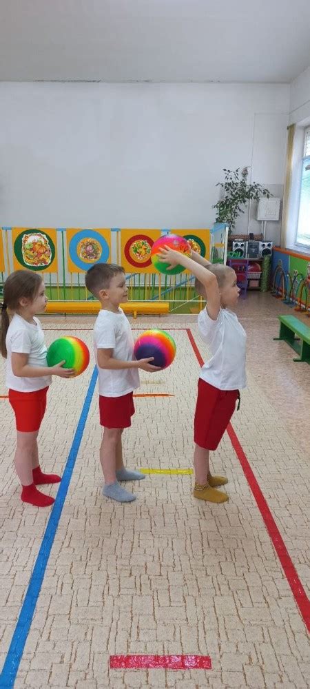 Создать мем общеразвивающие упражнения с мячом садик игры подвижные Картинки Meme