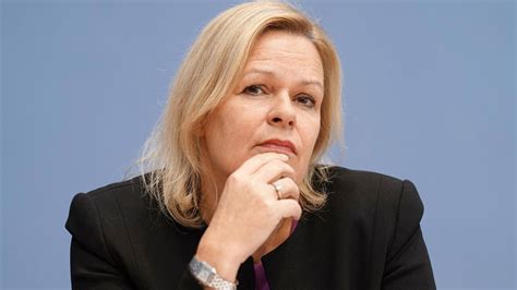 Nancy Faeser Will Halbautomatische Waffen Verbieten STERN De