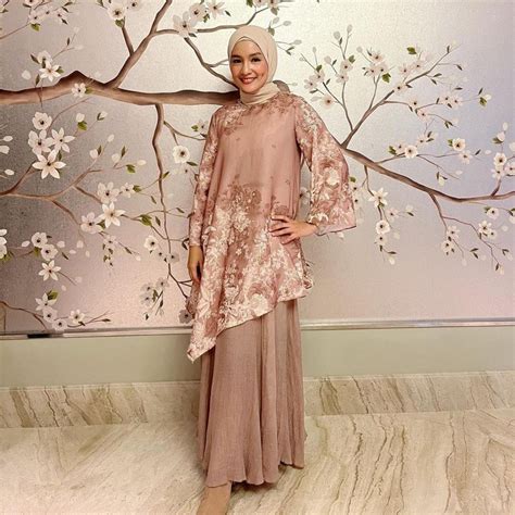 9 Potret Terbaru Model Gadis Sampul Dian Sastrowardoyo Hingga Sigi Wimala Foto 1