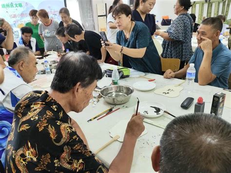 【于家务乡】巧手绘团扇 传承中华情 于家务回族乡开展团扇制作活动