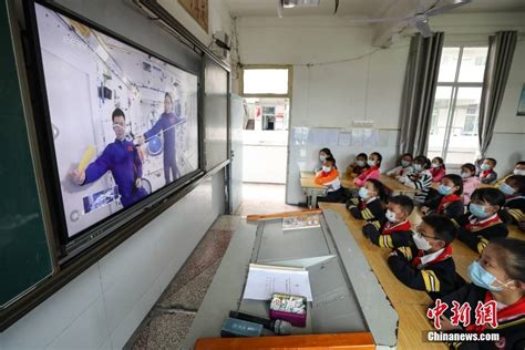 中国航天员首次在问天实验舱内开讲“天宫课堂” 搜狐大视野 搜狐新闻