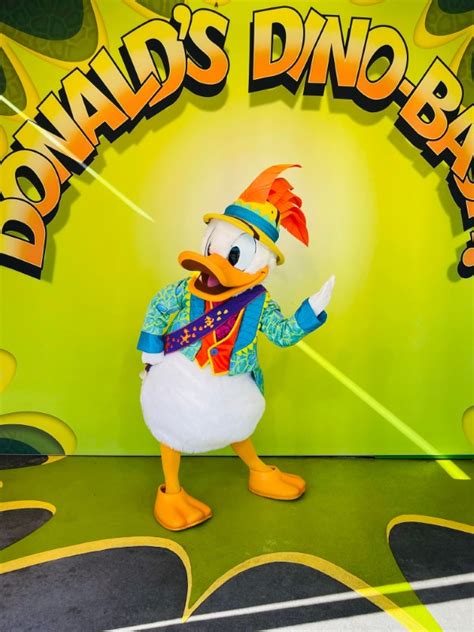 Donald And Daisy Return To Donalds Dino Bash At Reopened Dinoland Meet