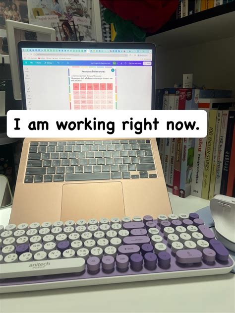 Siriporn 💻 ฉันกำลังทำงานอยู่ พูดยังไงได้บ้าง Im Working นี่เป็นประโยคที่ใช้บ่อยและเป็น