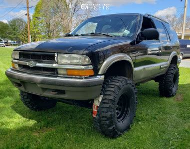 1999 Chevrolet Blazer Wheel Offset Aggressive 1 Outside Fender