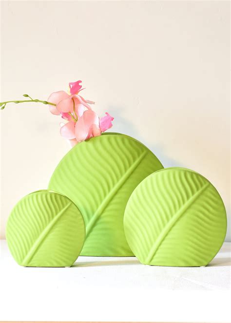 Get Solid Leaf Design Vase Set At ₹ 2999 Lbb Shop
