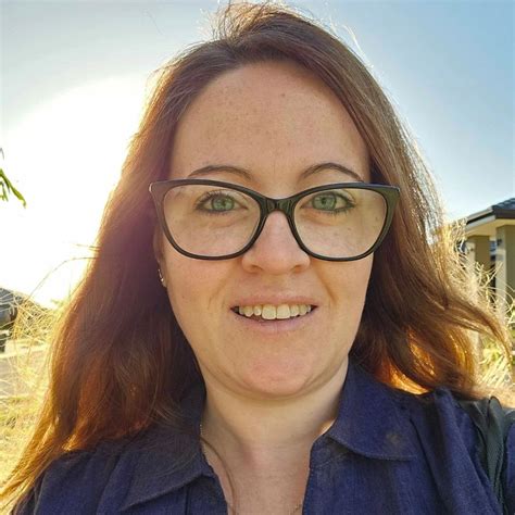 👋 Hey You This Is Me Leanne The Natural Brunette Shorty Whose Account Youve Stumbled Across