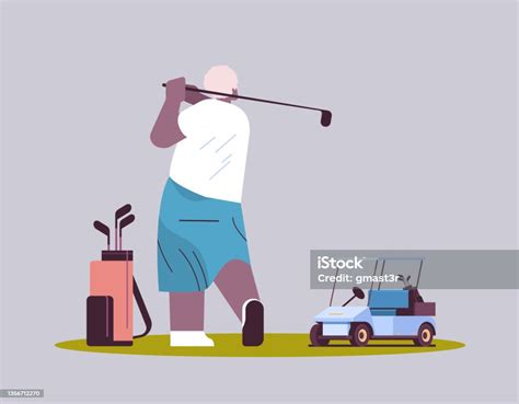 시니어 남자 골프 세 아프리카 계 미국인 선수를 복용 A 샷 활성 노년 개념 수평 전체 길이 골프에 대한 스톡 벡터 아트 및 기타 이미지 Istock