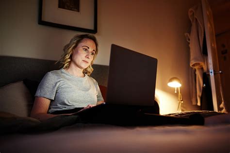 그냥 내가 그것을 밤 이라고 하기 전에 몇 가지 연구를 하 고 가정 생활에 대한 스톡 사진 및 기타 이미지 가정 생활 한