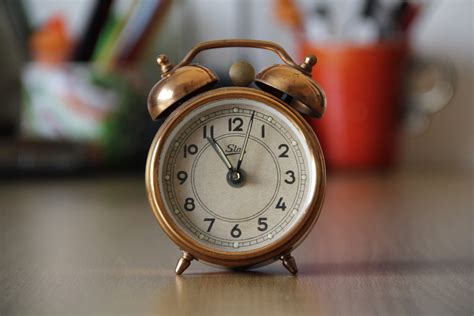 Images Gratuites Regarder Main Cru Antique Rétro Rond Lhorloge Temps Nombre Vieux