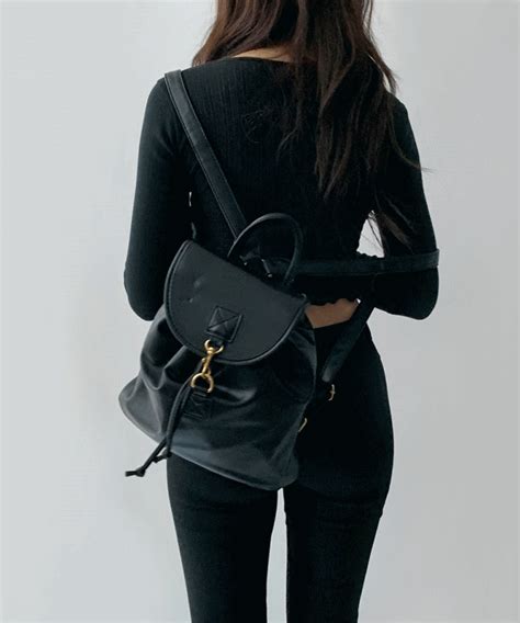 끈조절ok 골드 레더 미니 백팩 봄 여름 가을 겨울 사계절 가방 기본 인조가죽 블랙 심플 여성 여자 스트랩 버클 귀여운 데일리백 에이블리
