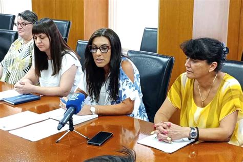 Здравни и социални работници предоставят мобилна социална услуга в селата на община Шумен