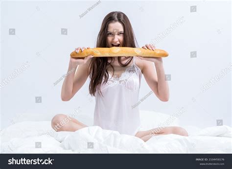 3005 Fotos De Sexy Bread Fotos Imágenes Y Otros Productos