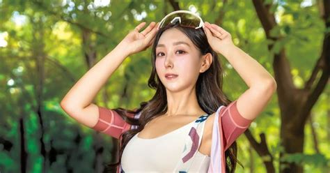 아나운서 같은 단아한 얼굴 반전 몸매로 유명한 이 모델의 정체