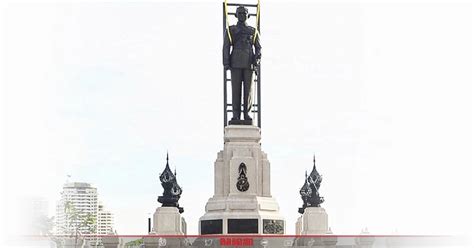 ในหลวง พระราชินี เสด็จพระราชดำเนินมาทรงเปิดพระบรมราชานุสาวรีย์ ร 9