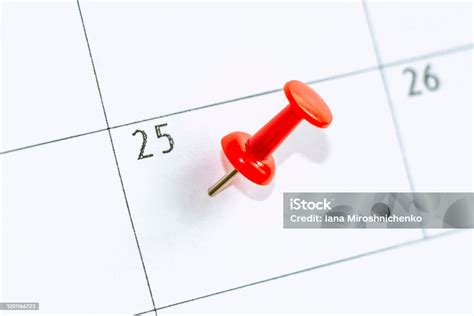 레드 컬러 핀 엄지 손가락 달력에 25 날짜 날짜를 저장합니다 25에 대한 스톡 사진 및 기타 이미지 25 세이브 더 데이트 문구 비즈니스 Istock