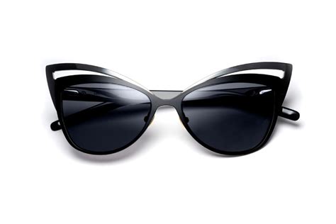 How To Get The Coolest Sunglasses Worn In The Matrix Resurrections Maxim